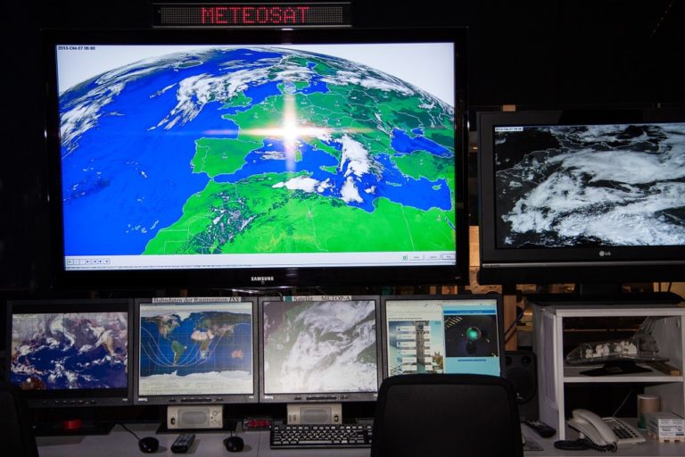 Meteorologist: Salary, Qualifications, & More – CoreWiki